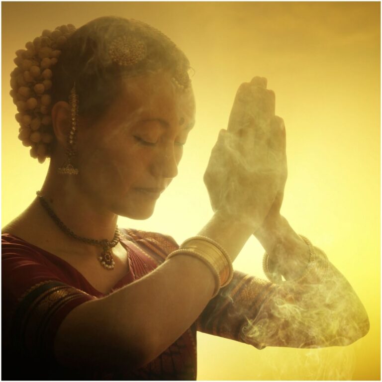 12 Signs And Symptoms That Your Third Eye Is Opening - Insight state